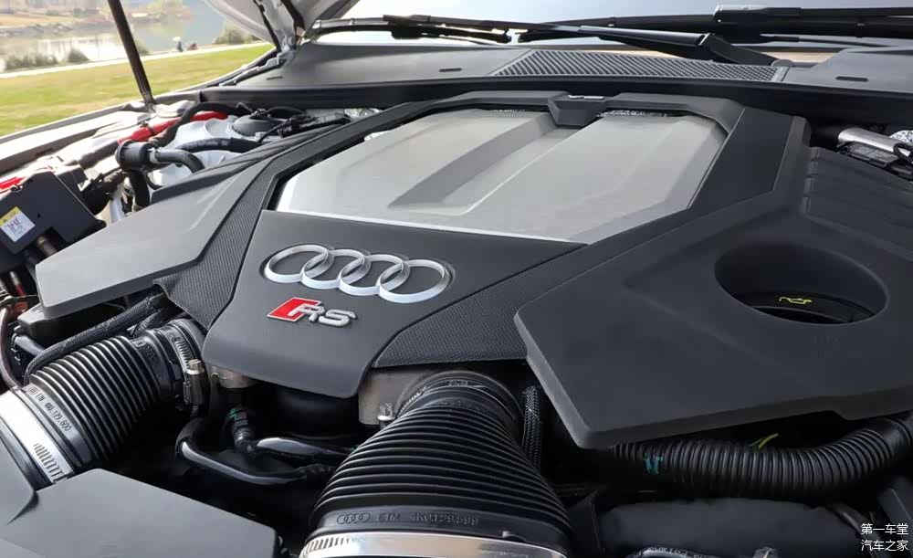试驾奥迪RS7：“西装暴徒”，全新奥迪RS7除了快还有啥？_车家号_发现车生活_汽车之家