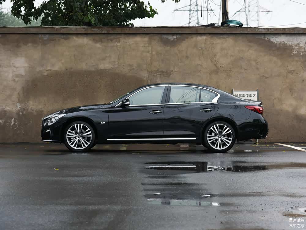 英菲尼迪Q50L与丰田亚洲龙怎么选？谁质感更好？_车家号_发现车生活_汽车之家