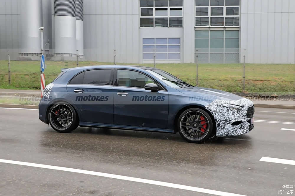 梅赛德斯-AMG A45中期改款谍照，变化集中在灯组，依旧为2.0T动力_车家号_发现车生活_汽车之家
