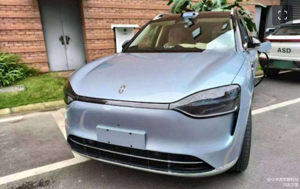 问界M9实车曝光！对比迈巴赫GLS，你发现什么？_车家号_发现车生活_汽车之家