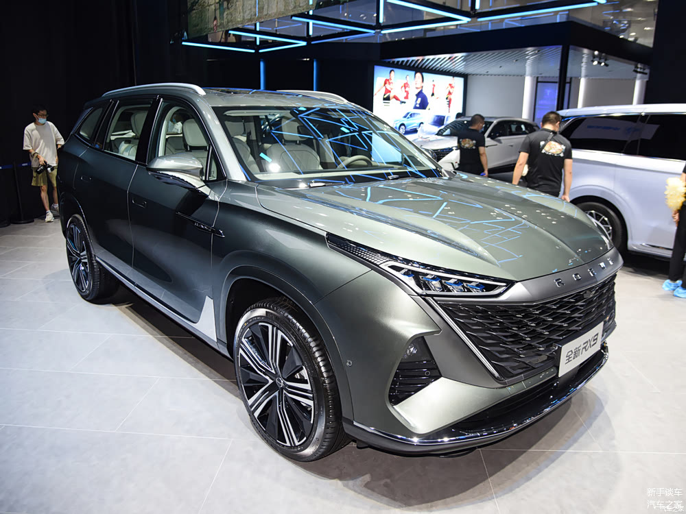 荣威RX9上市，17.58万起，三联屏科技感十足，配置2.0T+9AT_车家号_发现车生活_汽车之家