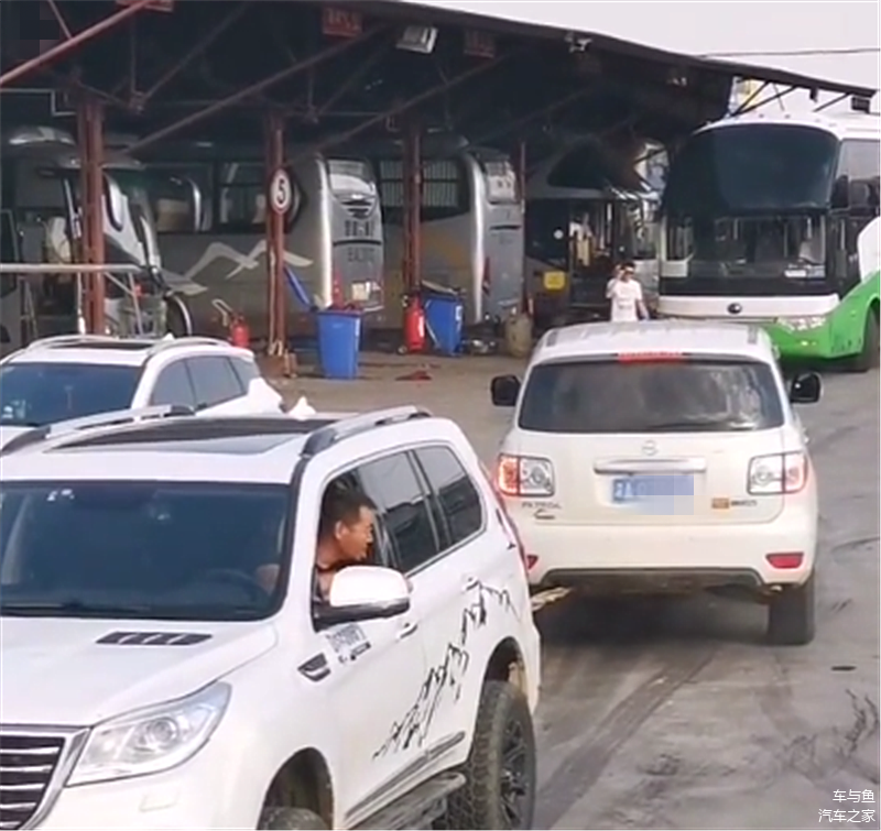 21万哈弗H9与55万日产途乐“拔河”，车主踩油门后，途乐输了_车家号_发现车生活_汽车之家