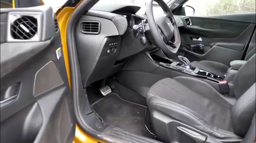 【视频】外国小哥带你看DS5的内饰部分，敬请欣赏_车家号_汽车之家