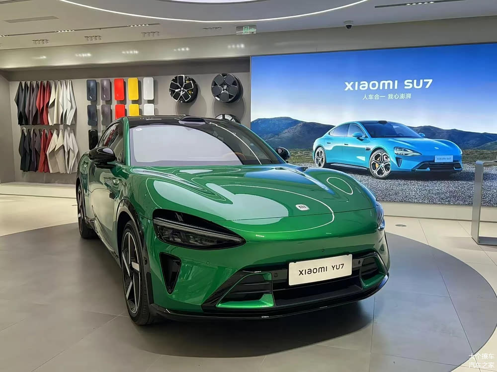 小米YU7到店实拍！5米车长配双零重力座椅，690PS+双腔空悬登场！_车家号_发现车生活_汽车之家
