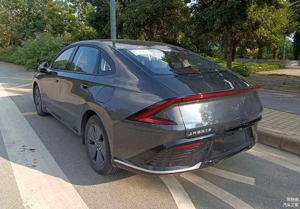 五菱星光实车曝光，全新设计风格，外观很年轻运动，车长4835mm_车家号_发现车生活_汽车之家