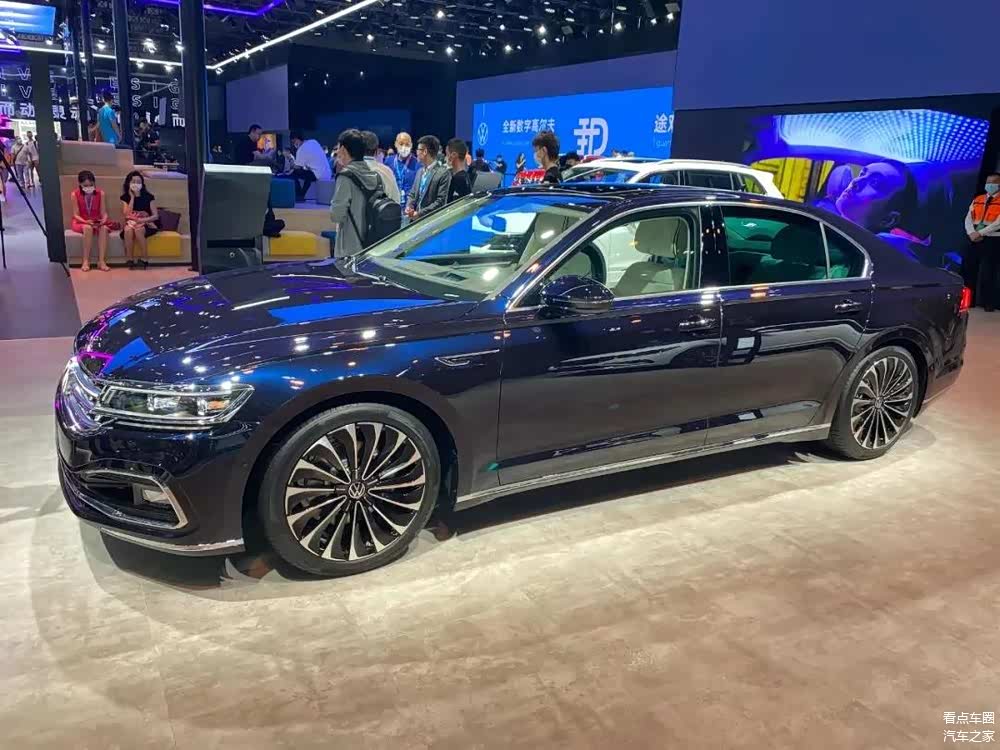 “矿泉水装五粮液”，2023款大众辉昂亮相，增3.0T，比A4L大一圈_车家号_发现车生活_汽车之家
