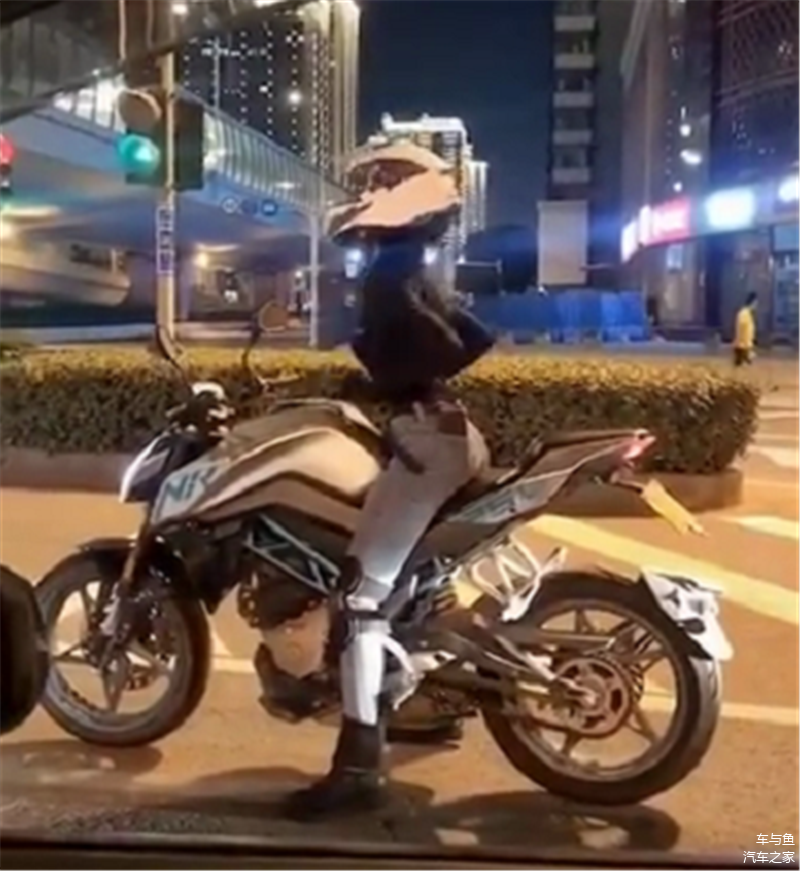 1.8万春风250NK摩托车，排量249CC，配单缸引擎，车主是女骑士_车家号_发现车生活_汽车之家