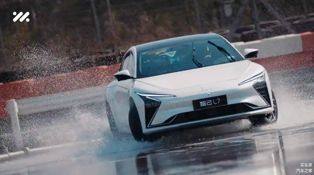 蔚来ET7和智己L7对比，谁才是中高端纯电轿车的王者？_车家号_发现车生活_汽车之家
