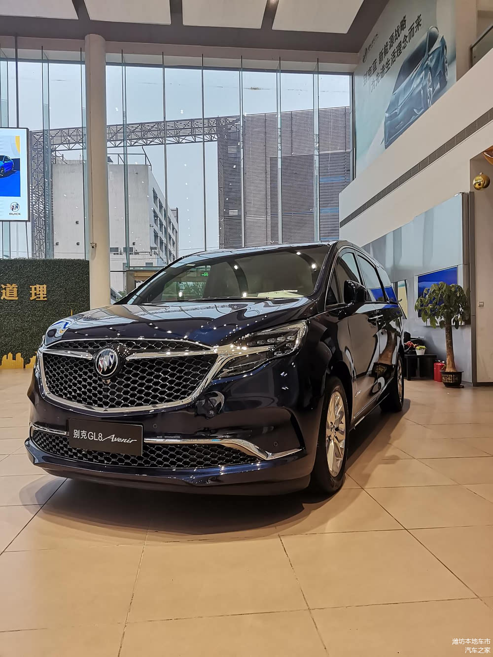 探店2022款别克GL8，蓝色涂装质感足，全系2.0T+9AT，动力强劲！_车家号_发现车生活_汽车之家