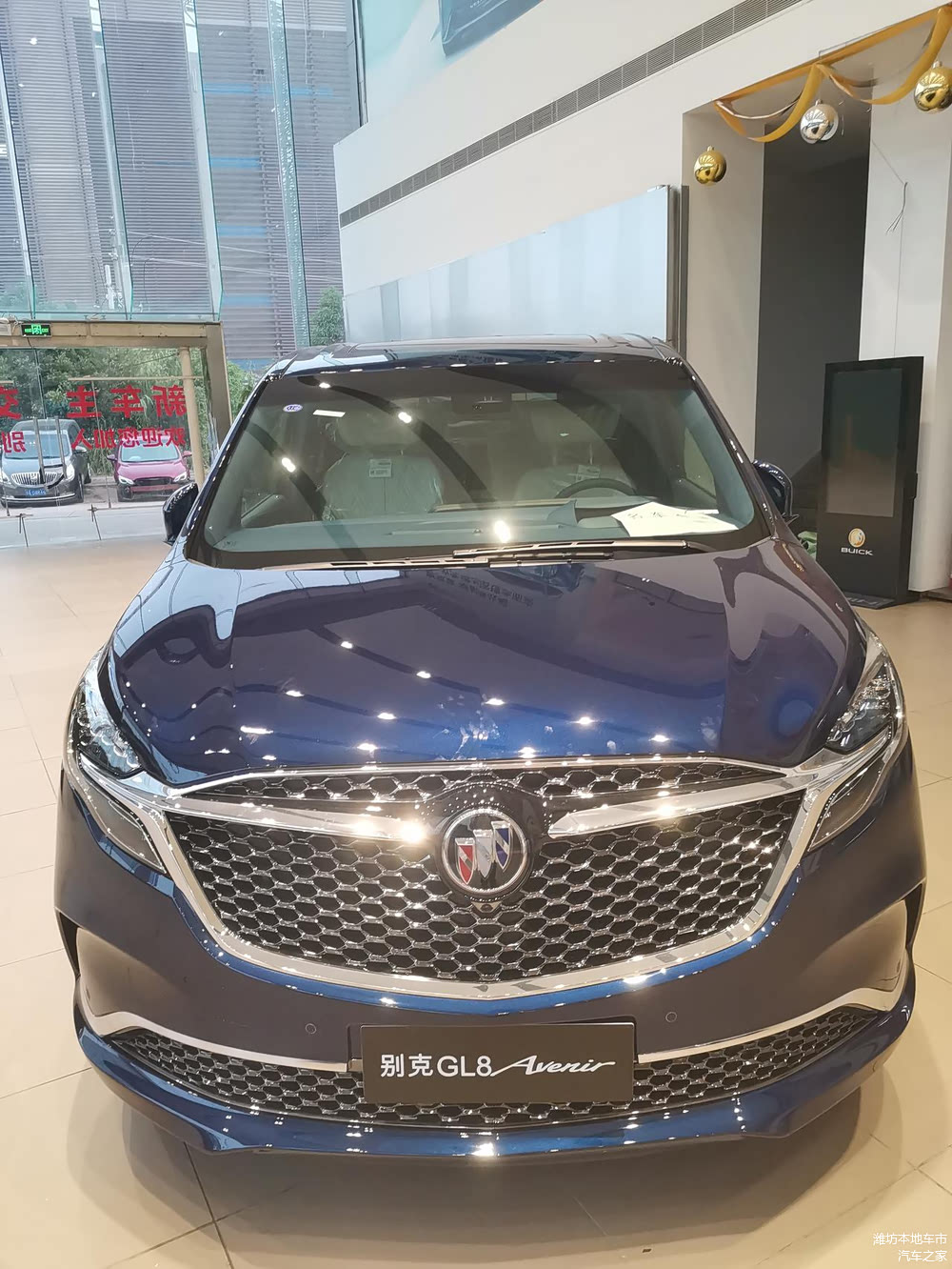 探店2022款别克GL8，蓝色涂装质感足，全系2.0T+9AT，动力强劲！_车家号_发现车生活_汽车之家