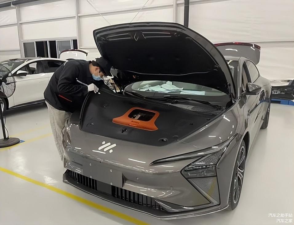 高定品阶配色，智己L7的拉斐尔茶色怎能不爱？_车家号_发现车生活_汽车之家