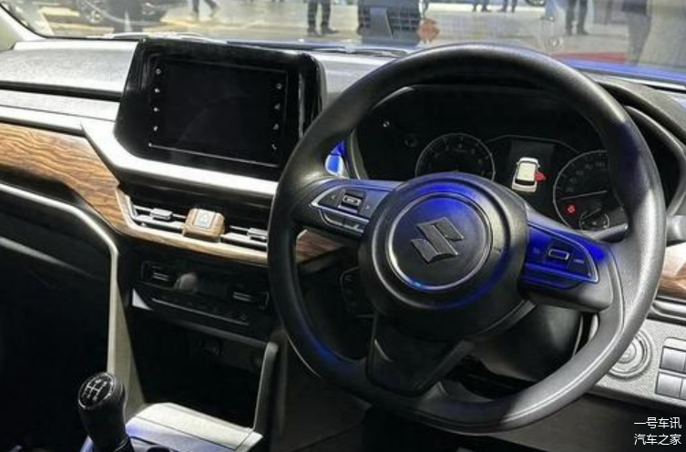 约售人民币6.8万元！全新”铃木Brezza“海外实车，搭载1.5L 混动_车家号_发现车生活_汽车之家