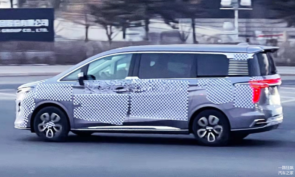 一汽红旗MPV实车现身，代号C095，全系2.0T+8AT_车家号_发现车生活_汽车之家