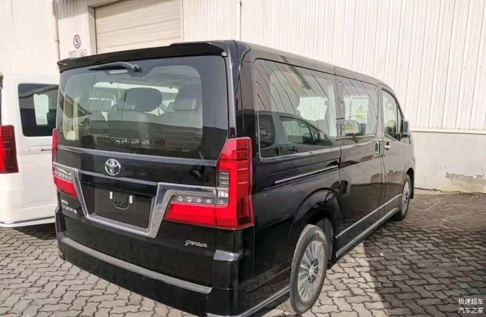 丰田GRANVIA抵达港口，MPV风格更明显，内饰相当豪华_车家号_发现车生活_汽车之家