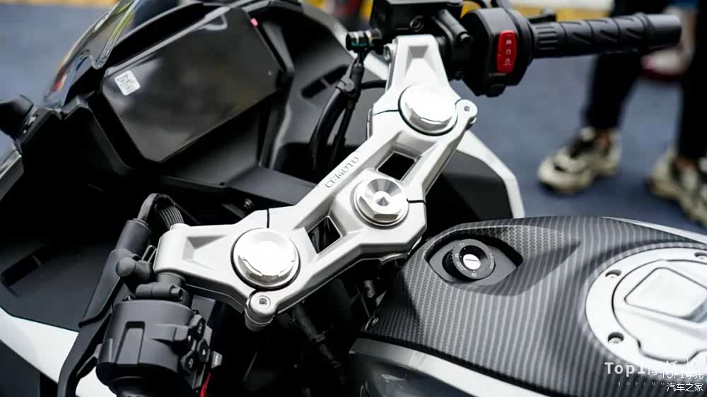 又变轻了！春风250SR 2023款正式亮相，颜值配置双升级！_车家号_发现车生活_汽车之家