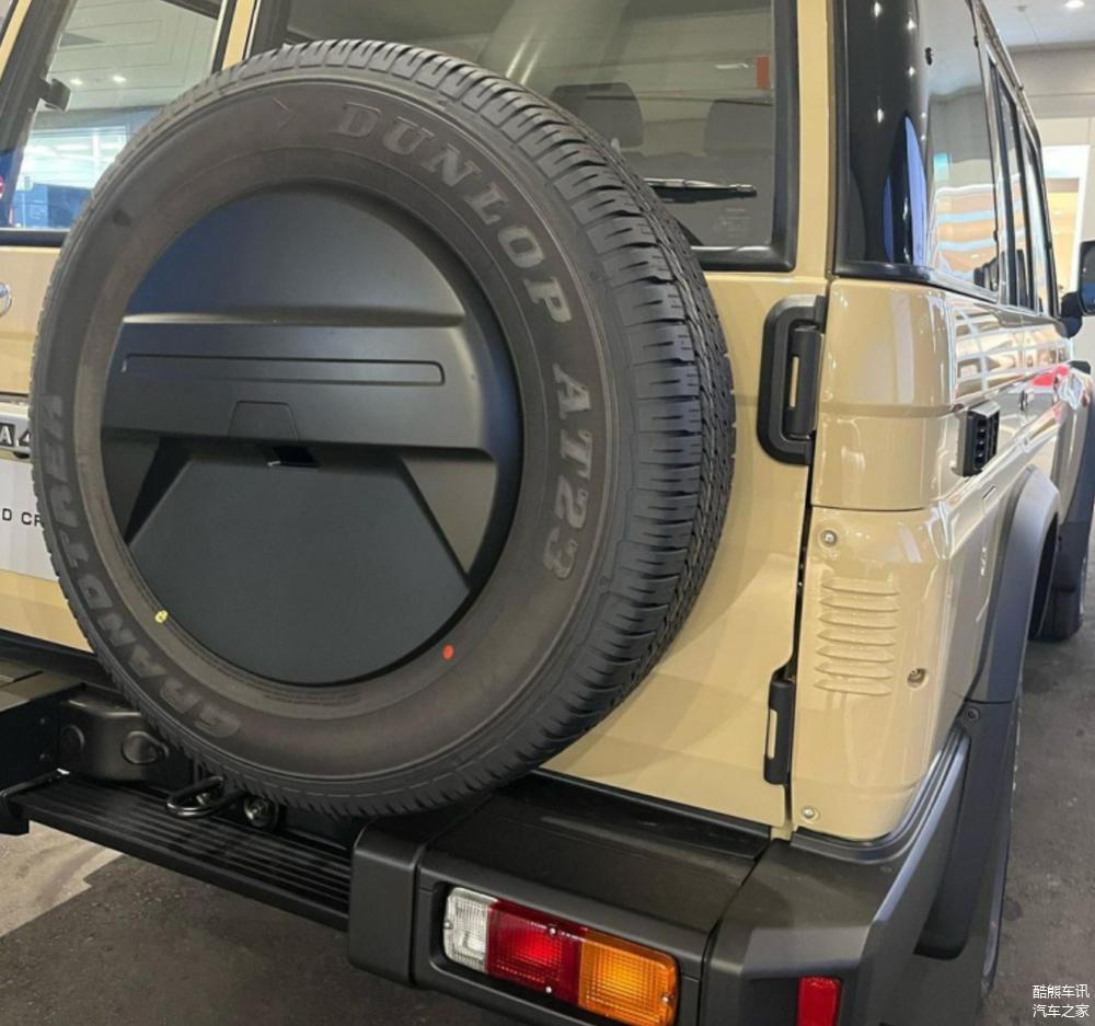 海外售价才23万，丰田兰德酷路泽LC76实车街拍，搭载2.8T柴油引擎_车家号_发现车生活_汽车之家