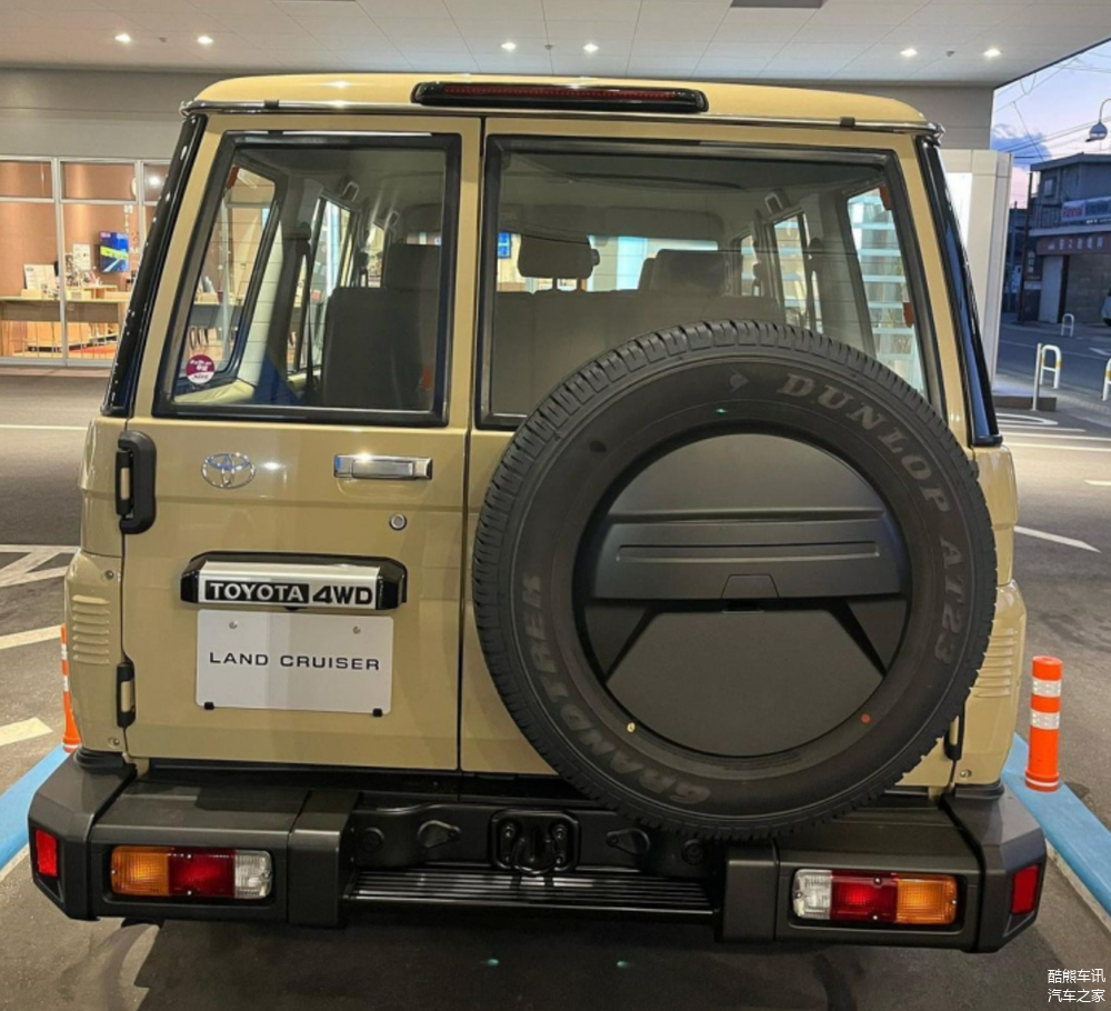 海外售价才23万，丰田兰德酷路泽LC76实车街拍，搭载2.8T柴油引擎_车家号_发现车生活_汽车之家