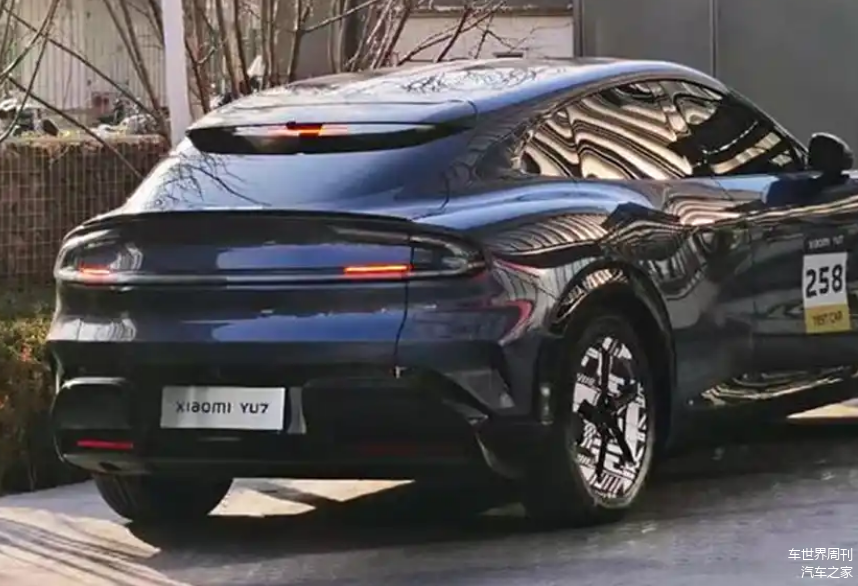 小米YU7实车曝光，提供后驱/四驱版可选，猜猜售价多少？_车家号_发现车生活_汽车之家