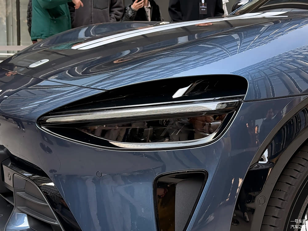 小米YU7实车高清图亮相！法拉利式设计+超大连屏，科技配置拉满！_车家号_发现车生活_汽车之家