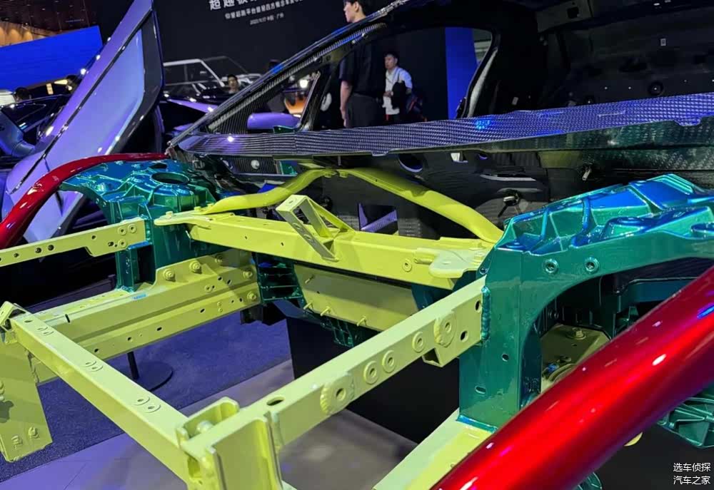 仰望U9技术解析，碳纤维单体壳底盘，铸铝副车架_车家号_发现车生活_汽车之家