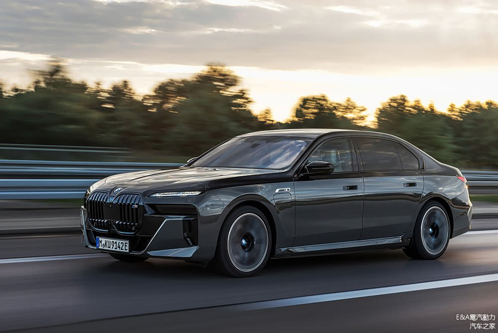 试驾｜宝马M760Le：虽然没有V12，但依然可以成为“王”_车家号_发现车生活_汽车之家
