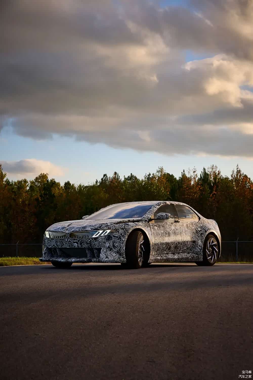 重磅！宝马VDX高性能测试车全球首发，输出18000牛米的猛兽_车家号_发现车生活_汽车之家