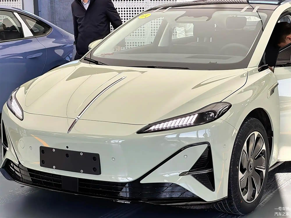 红旗天工05实车亮相！4.8米长，比Model 3还大，286马力续航750km_车家号_发现车生活_汽车之家