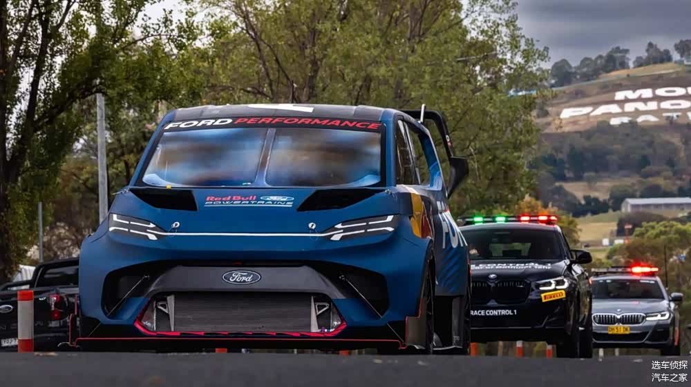 疯狂面包车，1400马力纯电动，福特全顺SuperVan 4.2刷新赛道记录_车家号_发现车生活_汽车之家