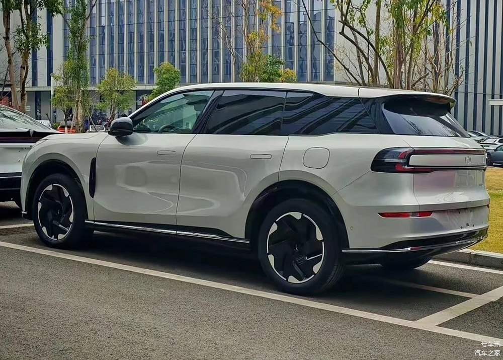 长安启源Q07街拍曝光！比宋L DM更大，女王副驾尊享，374马力强劲_车家号_发现车生活_汽车之家