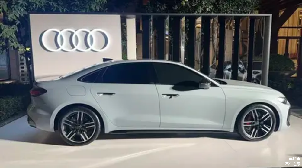 全新奥迪A5L内饰曝光，配三屏座舱+2.0T动力，明年下半年上市_车家号_发现车生活_汽车之家