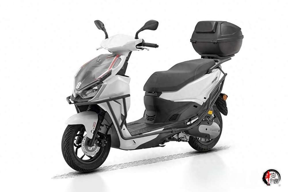 150动力+125车身，钱江QJMOTOR鸿150RS钢炮踏板，售价10999元_车家号_发现车生活_汽车之家