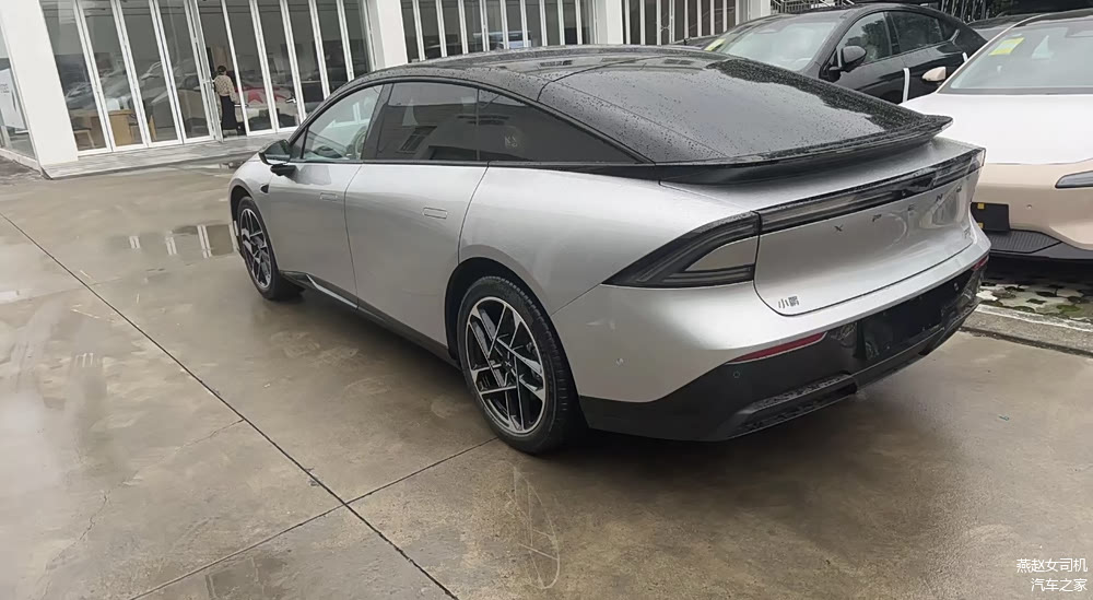 小鹏P7+实车到店，比P7i更大+掀背尾门，配800V+AI鹰眼视觉智驾_车家号_发现车生活_汽车之家
