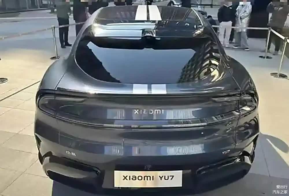 小米YU7实车曝光！颜值爆表科技足，动力强劲空间宽，期待上市！_车家号_发现车生活_汽车之家