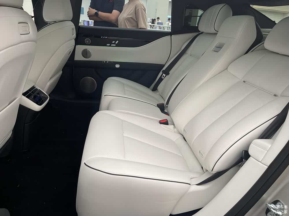 到店体验享界S9：细节提升明显，后排比问界M9豪华，45万起值吗？_车家号_发现车生活_汽车之家