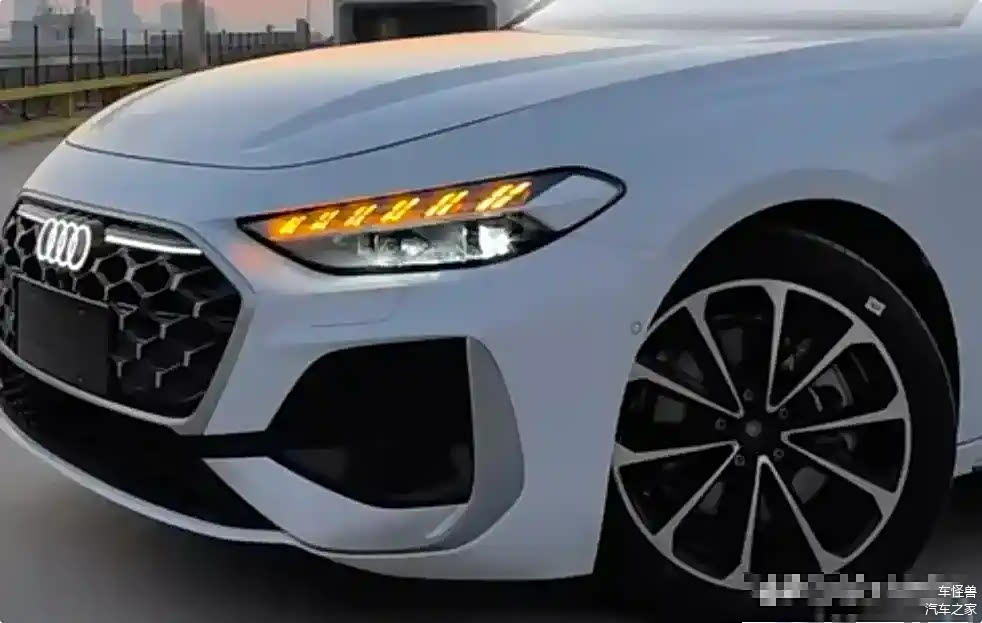 奥迪A5L实车曝光，发光logo设计+双大屏内饰+2.0T动力，明年上市_车家号_发现车生活_汽车之家