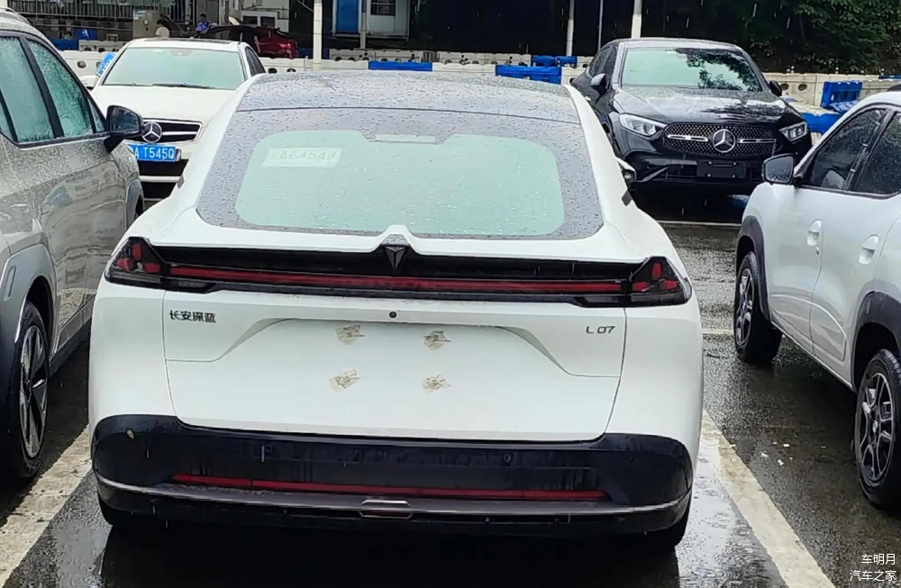 深蓝L07实车现身！超越SL03，电动尾翼吸睛，续航300km+华为智驾_车家号_发现车生活_汽车之家