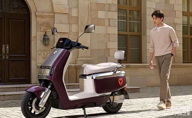 雅迪全新E80亮相！奢华格调，配置拉满，号称两轮界的劳斯莱斯！_车家号_发现车生活_汽车之家