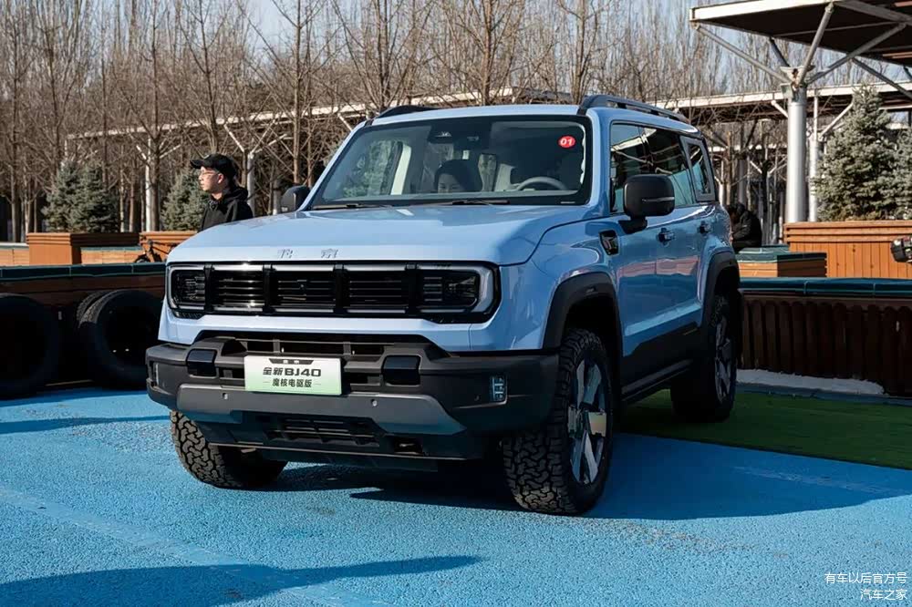 四驱+三把锁，素车爬45°坡，体验全新BJ40魔核电驱版_车家号_发现车生活_汽车之家