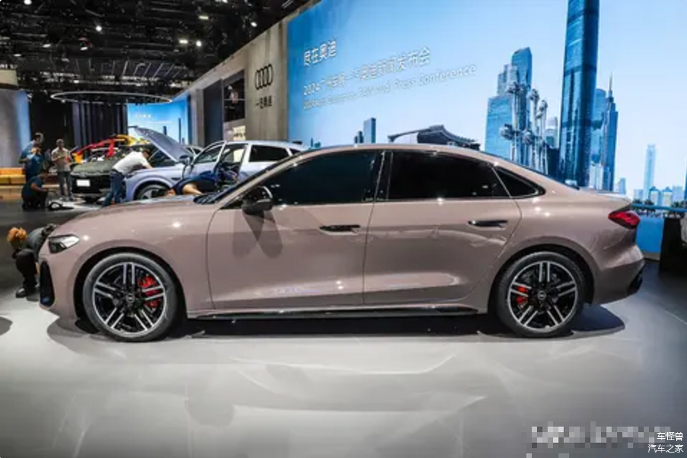 全新奥迪A5L内饰曝光，配三屏座舱+2.0T动力，明年下半年上市_车家号_发现车生活_汽车之家