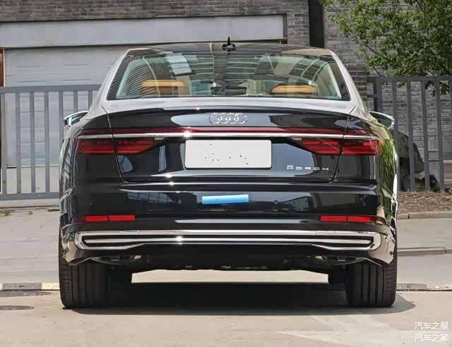 前脸六横十二纵！3.0T+8AT+340马力！22款奥迪A8L霍希双色臻藏版_车家号_汽车之家