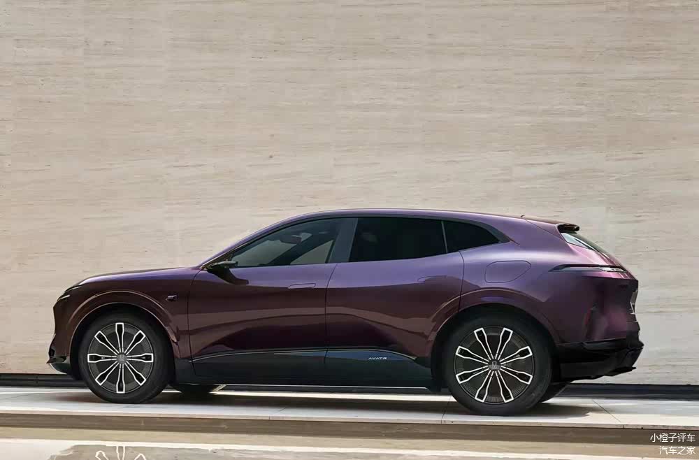 远端带鱼屏+电子后视镜！阿维塔07内饰曝光，实体钥匙更精致_车家号_发现车生活_汽车之家