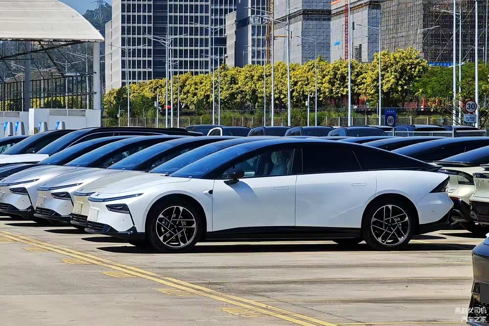 小鹏P7+实车到店，比P7i更大+掀背尾门，配800V+AI鹰眼视觉智驾_车家号_发现车生活_汽车之家