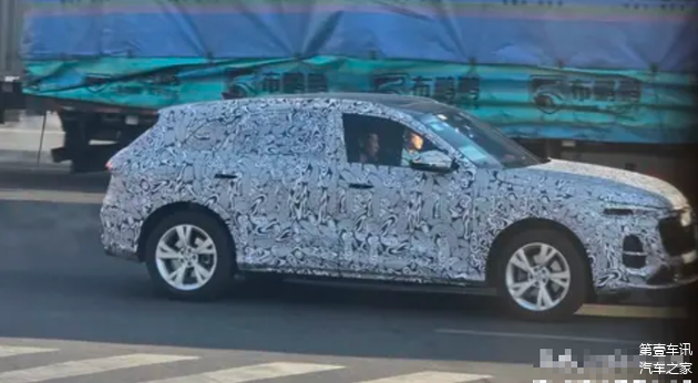 【文章】新一代奥迪Q5L谍照曝光！隐藏门把手+双大屏内饰+2.0T 48V轻混！_车家号_汽车之家