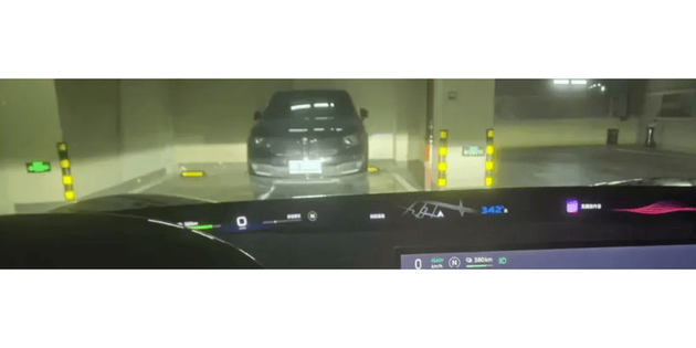 【文章】小米YU7内饰谍照曝光，取消传统仪表盘，PHUD技术成亮点_车家号_汽车之家