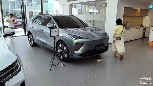 【文章】奇瑞风云E06实车亮相，4.8米车长+冰箱+激光雷达，续航超1600km_车家号_汽车之家